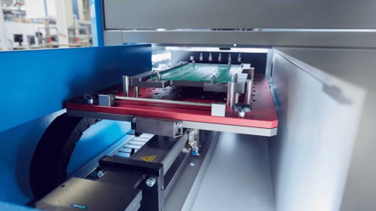 PCB分板机：高效PCB生产的利器 > 敬鹏电子